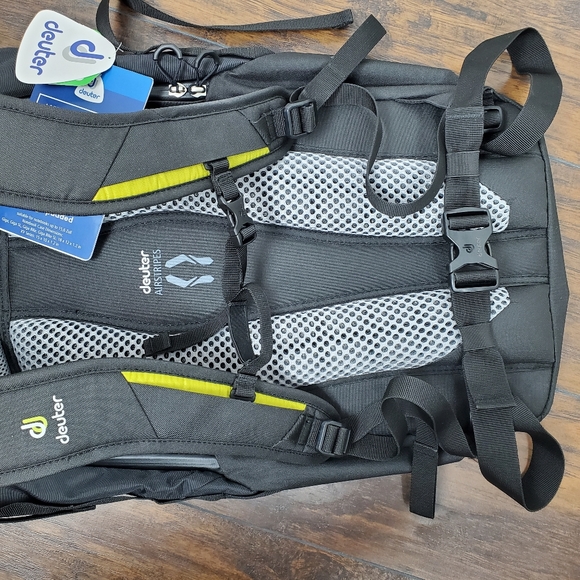 Deuter | Bags | Everydaybacksack Deuter Xv 3 A Modern Backpack For 56 ...